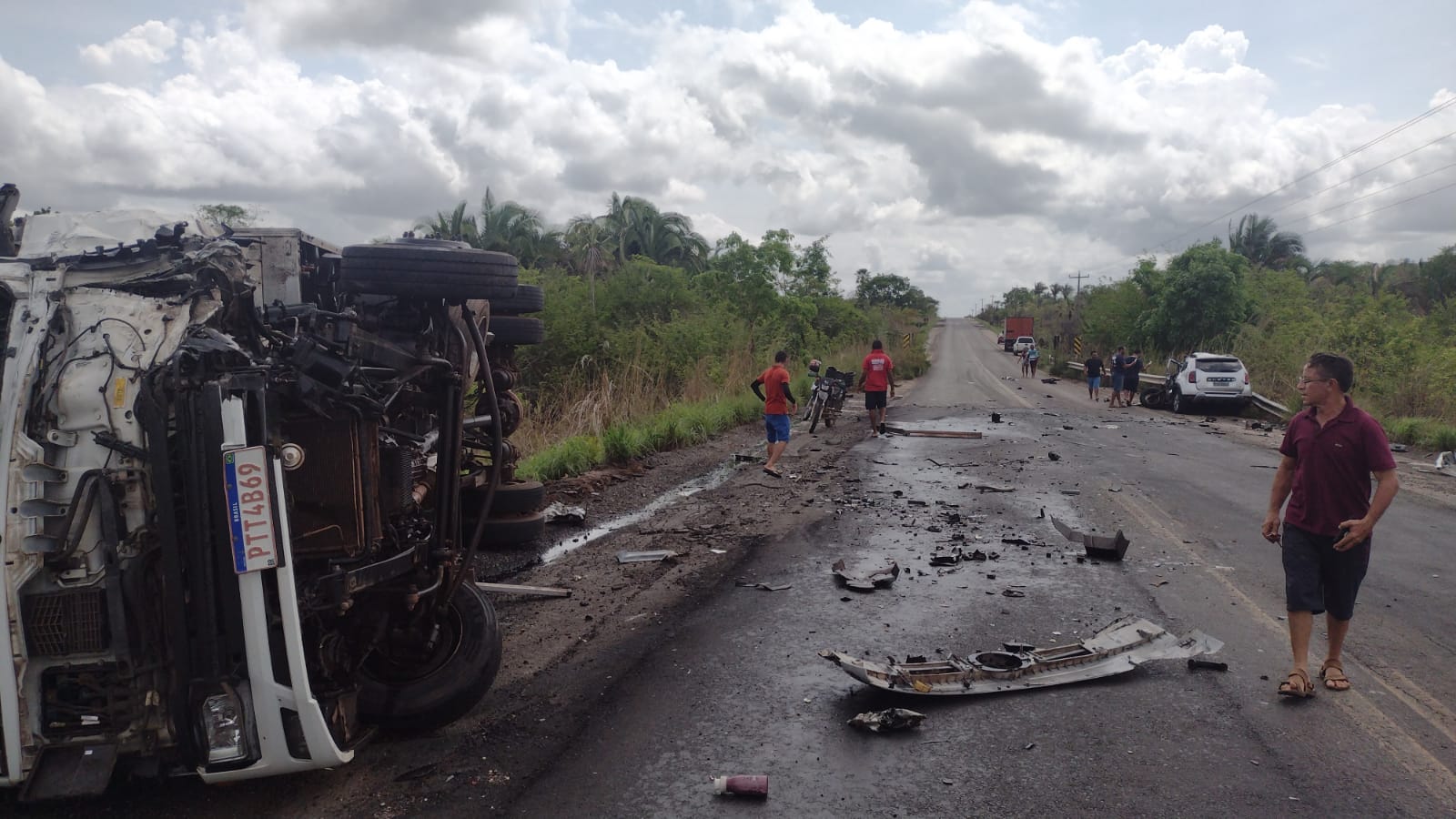Vídeo: Grave acidente entre carro de passeio e caminhão, deixa 3 pessoas mortas na BR-222 no ...