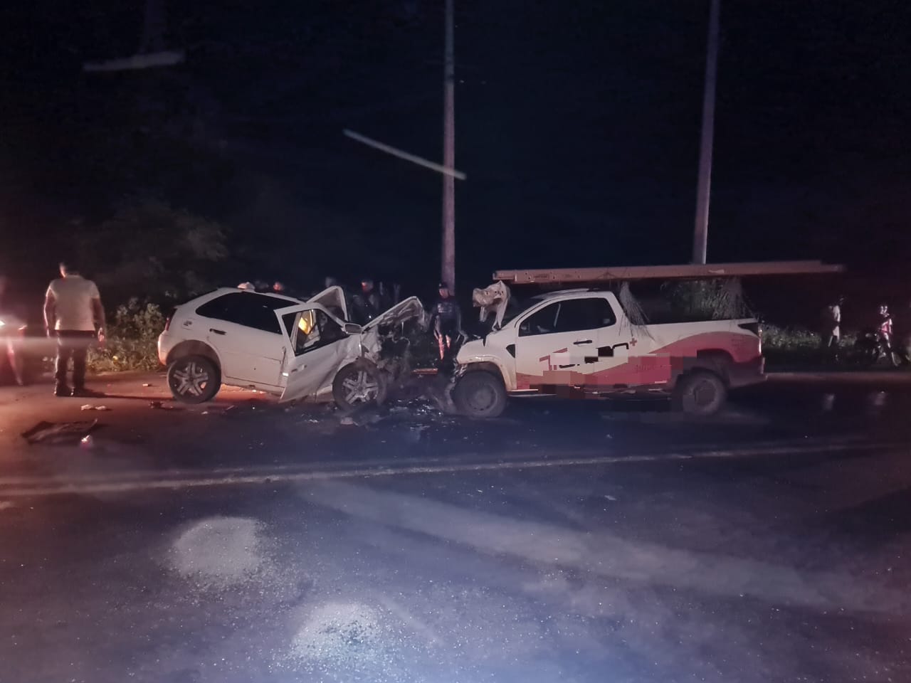 Presidente Dutra/MA: Duas pessoas morrem em grave acidente entre dois carros na BR-135; Outros ...